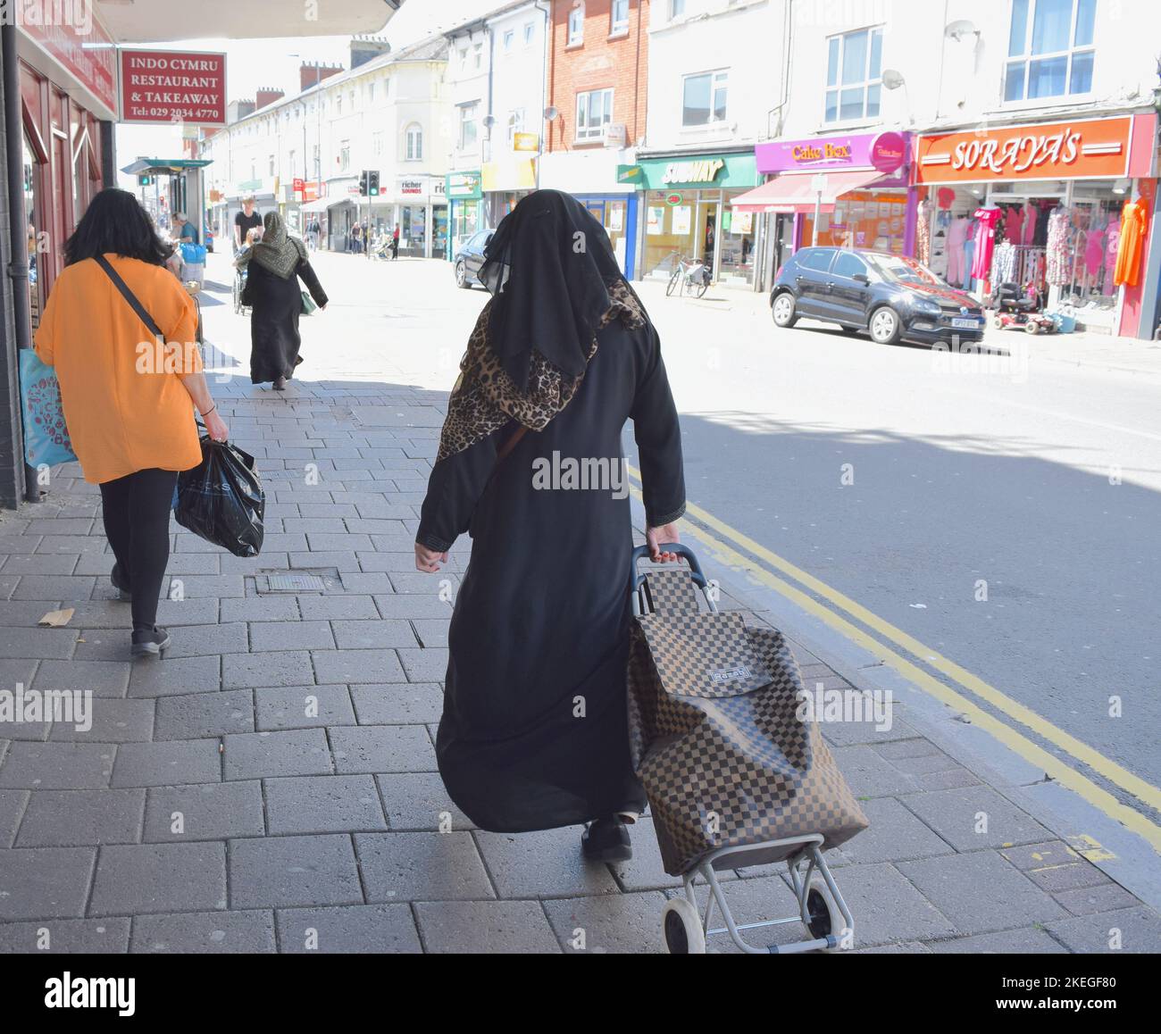Back view muslim women walking hi-res stock photography and images - Alamy