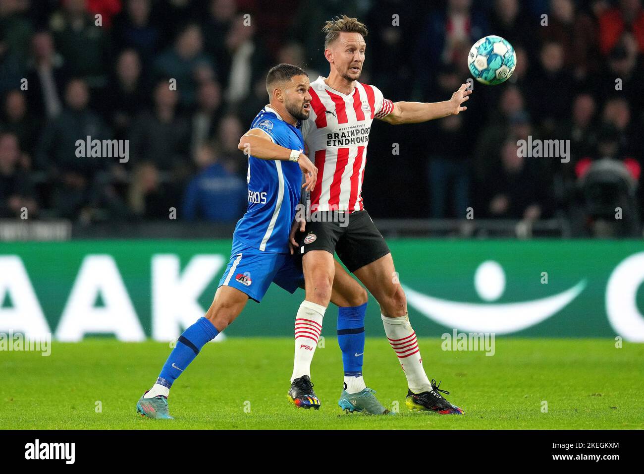 EINDHOVEN - (lr) Pantelis Hatzidiakos of AZ Alkmaar, Marco van Ginkel ...