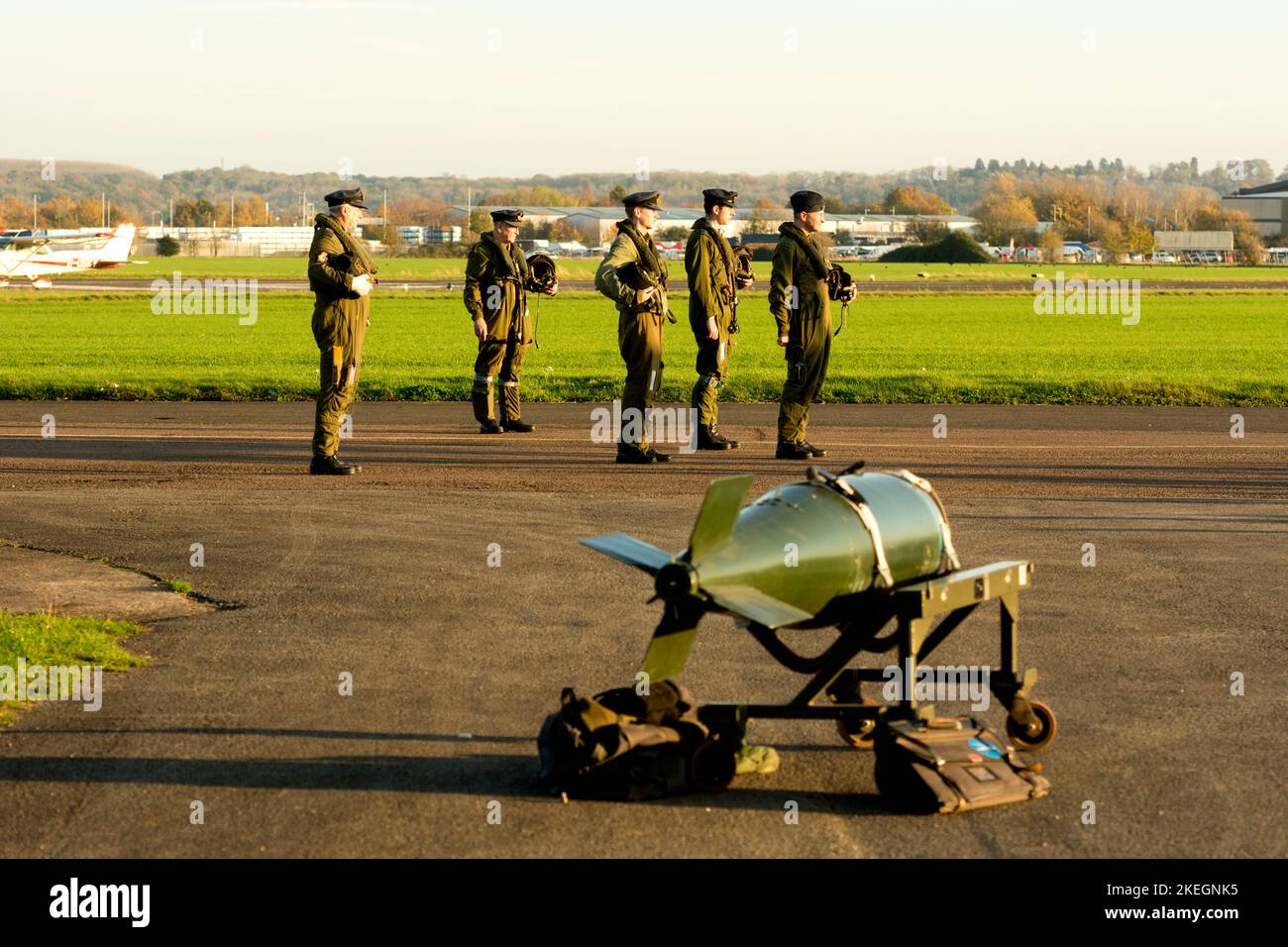 Avro Vulcan XM655 airmen re-enactment at Wellesbourne Airfield ...