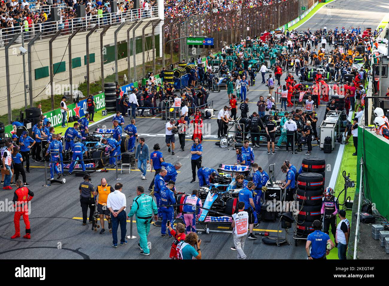 The starting grid during the Formula 1 Heineken Grande Premio de São Paulo 2022, Sao Paulo Grand ...