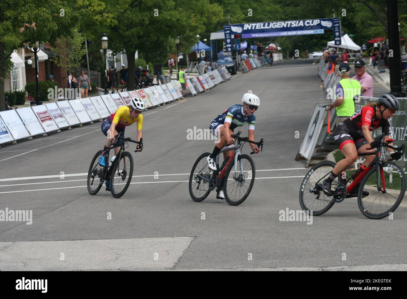 Racing their Race at the Lake Bluff Criterium 2022 during the ...