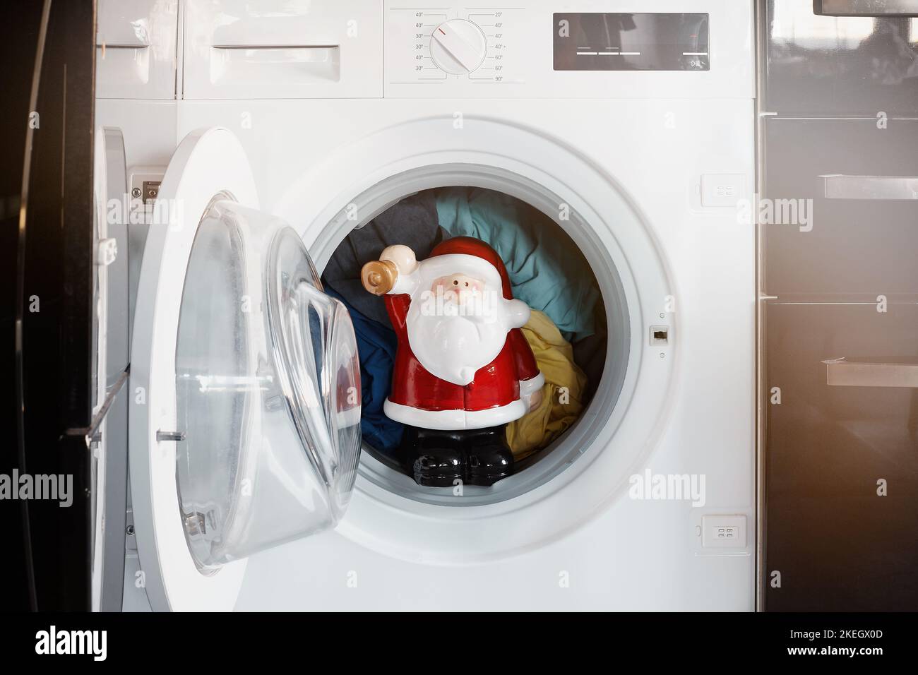 Santa Claus in the washing machine. Christmas Stock Photo - Alamy