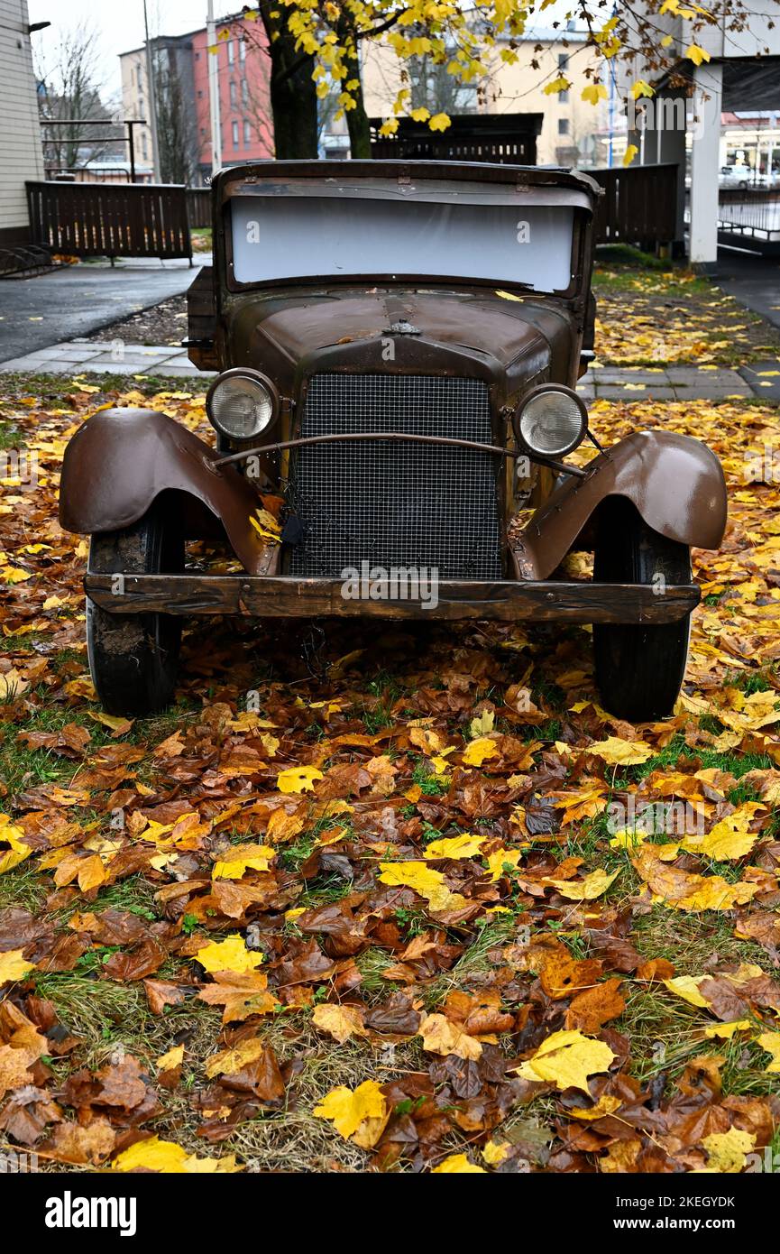 old vintage car in autumn on a lawn with autumn leaves Stock Photo - Alamy
