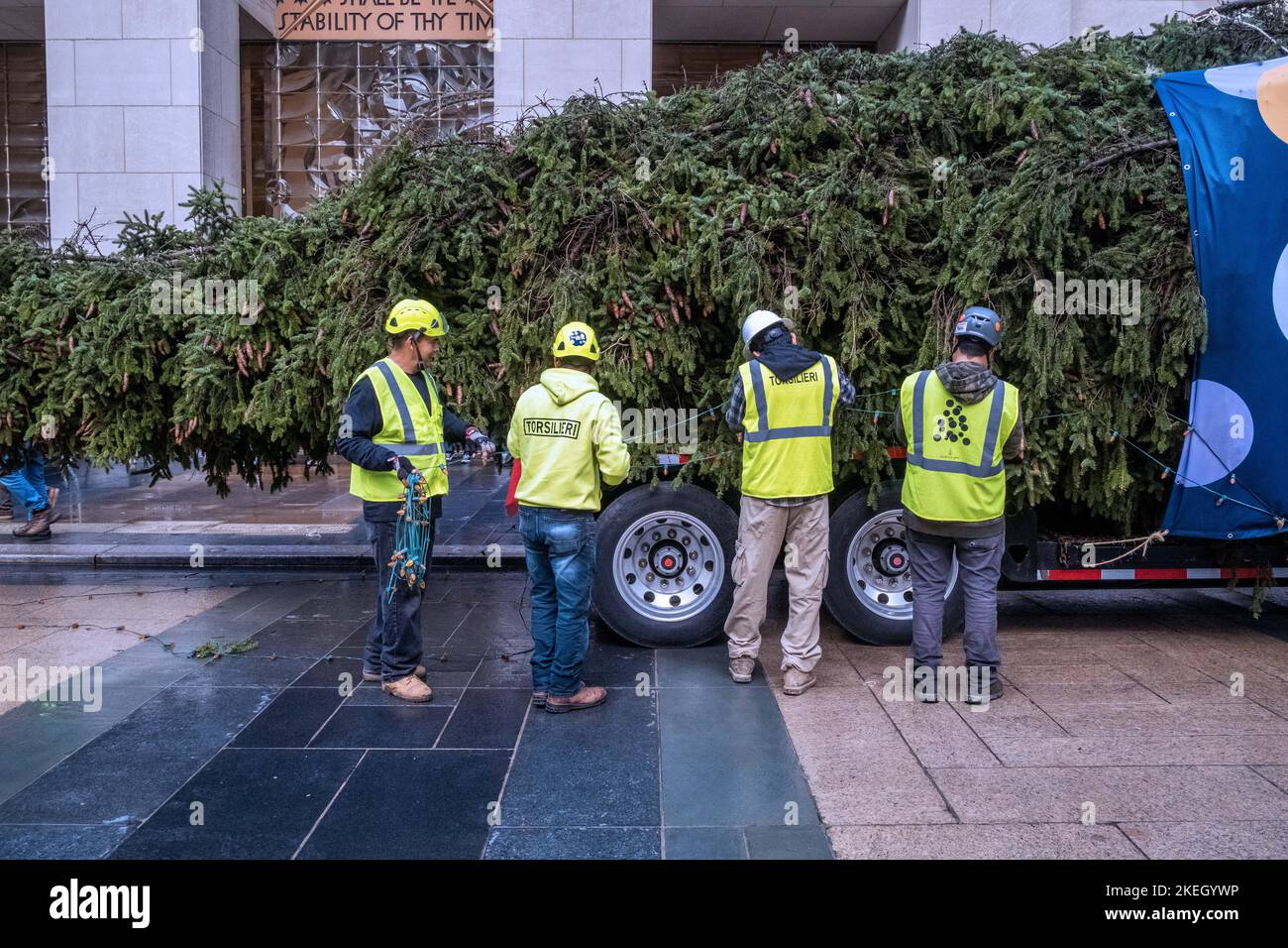 New York, New York, USA. 12th Nov, 2022. An 82 foot tall, 50 feet in ...