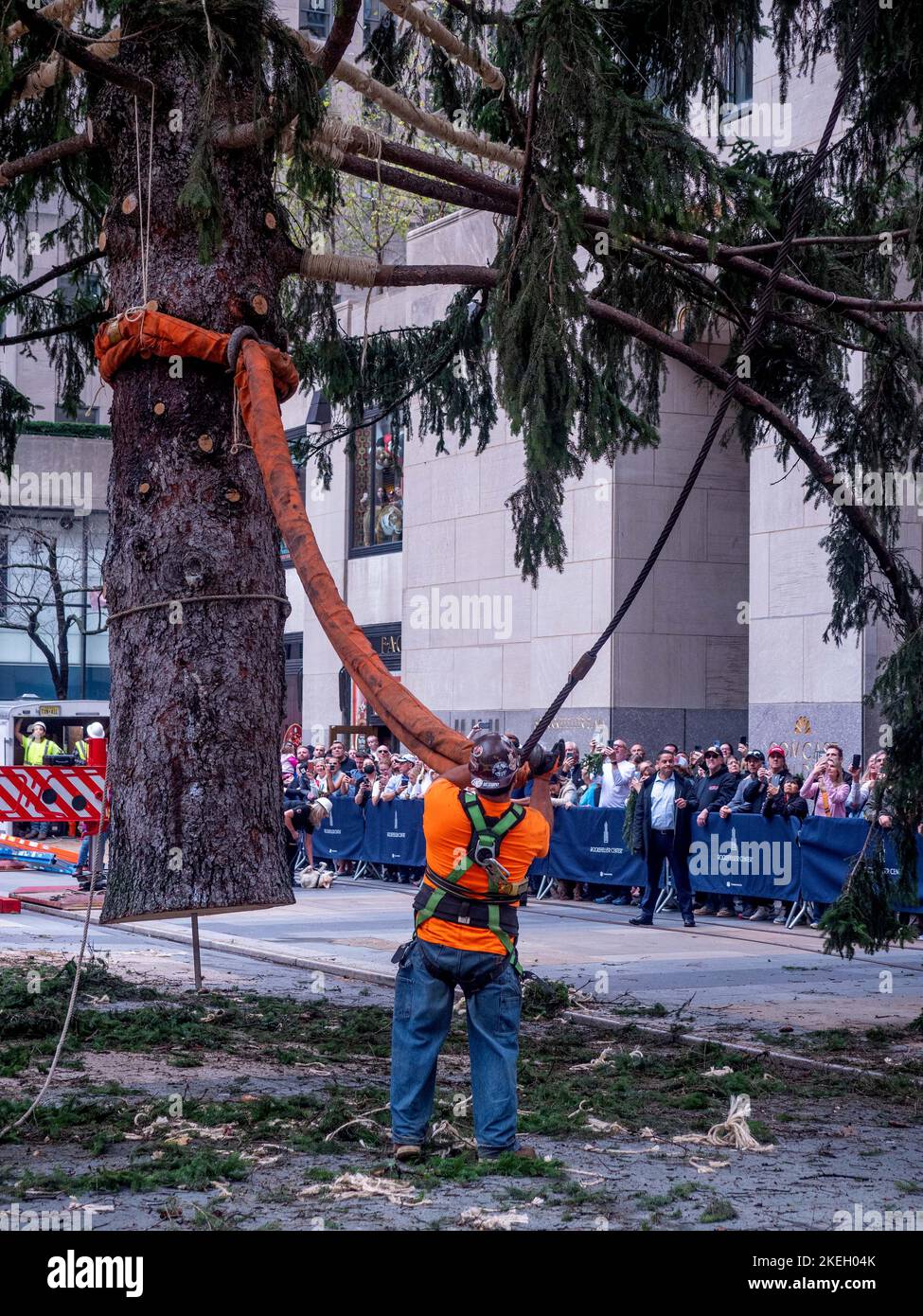 New York, New York, USA. 12th Nov, 2022. An 82 foot tall, 50 feet in ...