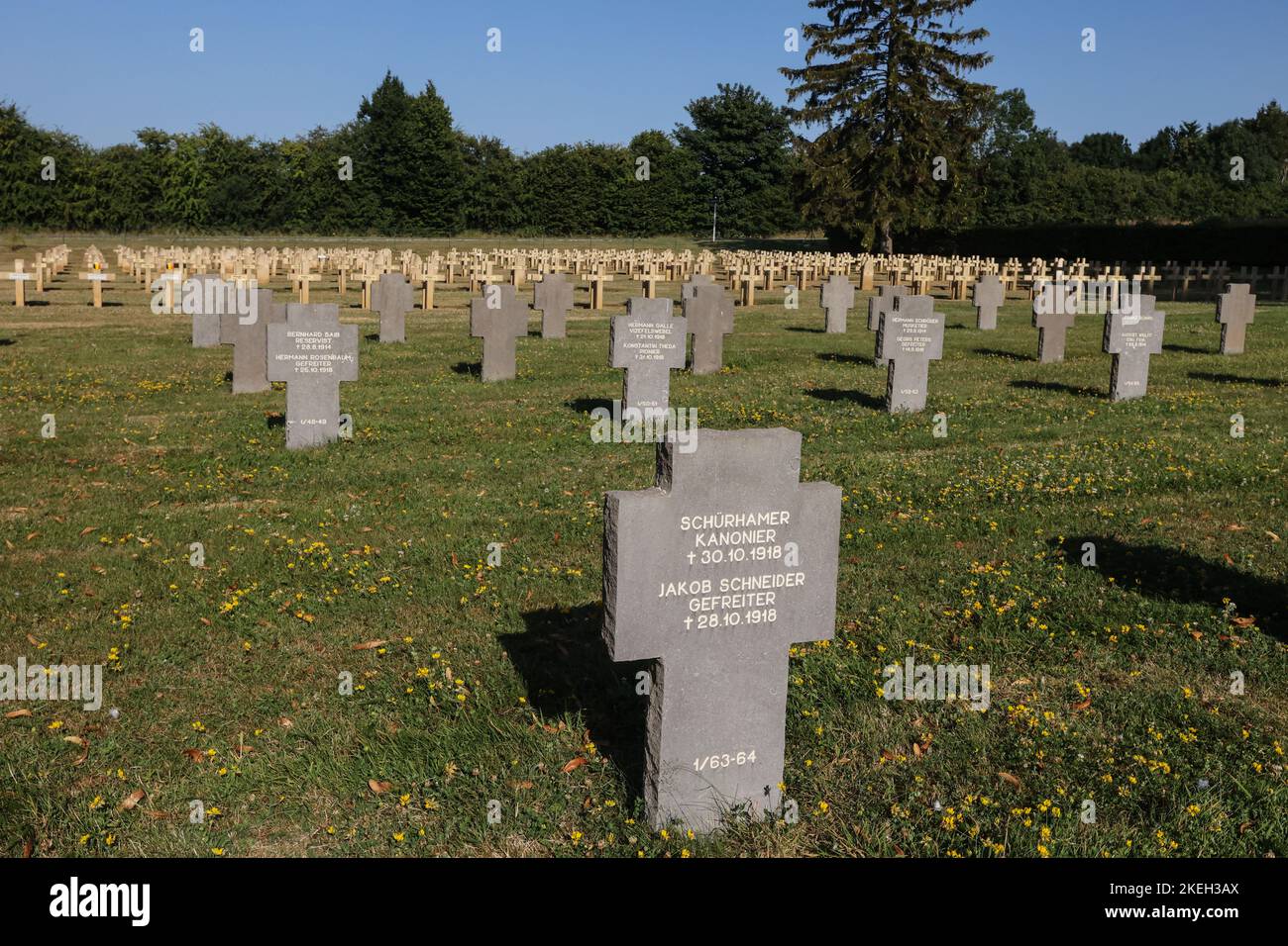 Soldatenfriedhof flavigny le petit hi-res stock photography and images ...