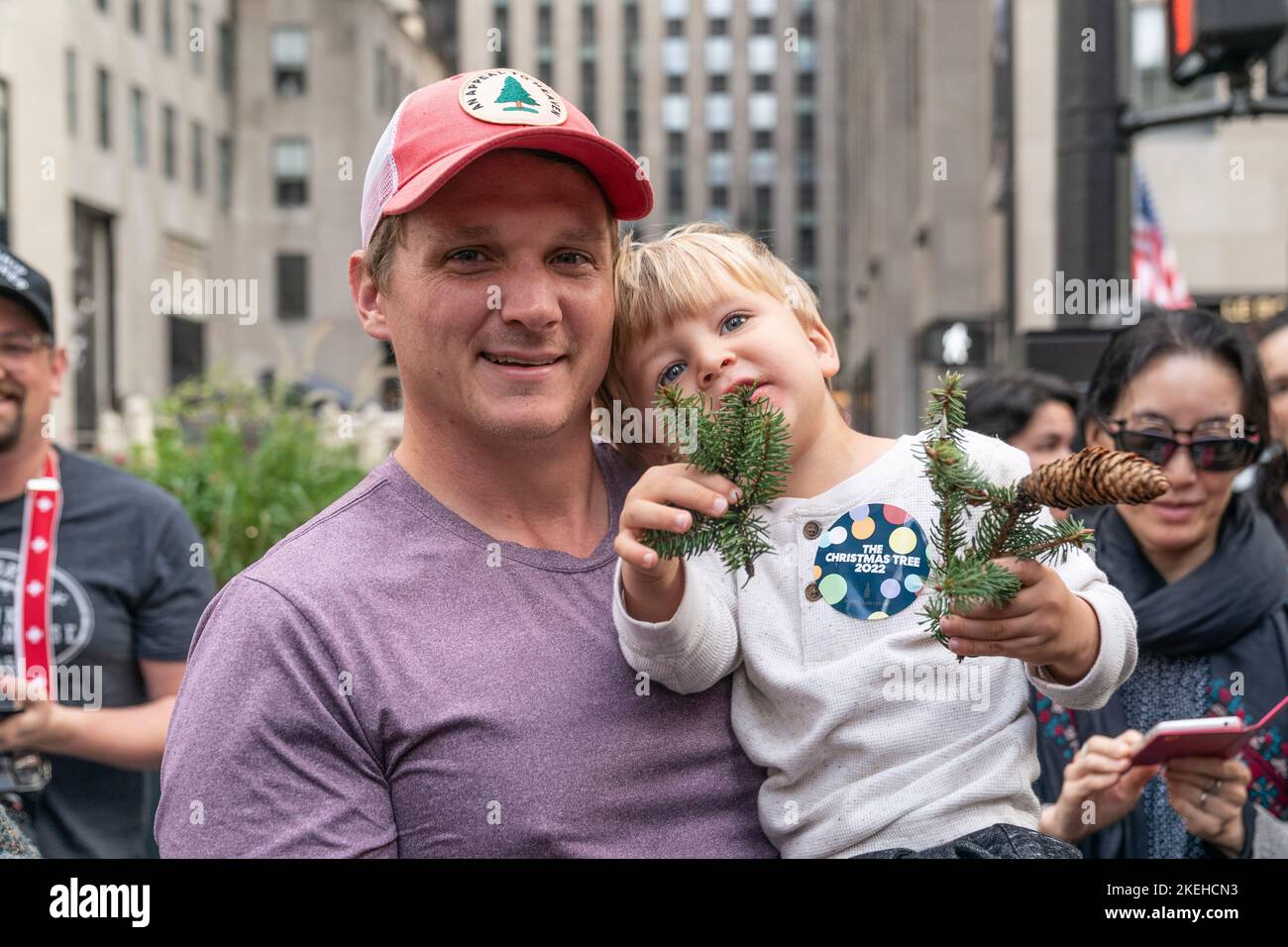 2-year old Everett from Florida watches with his father as 2022 ...
