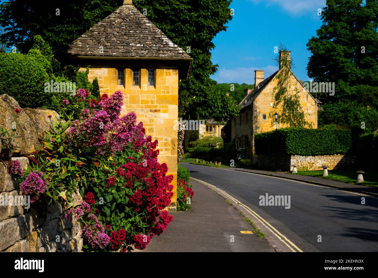 Small Cotswold stone tower building entering the town of Broadway ...