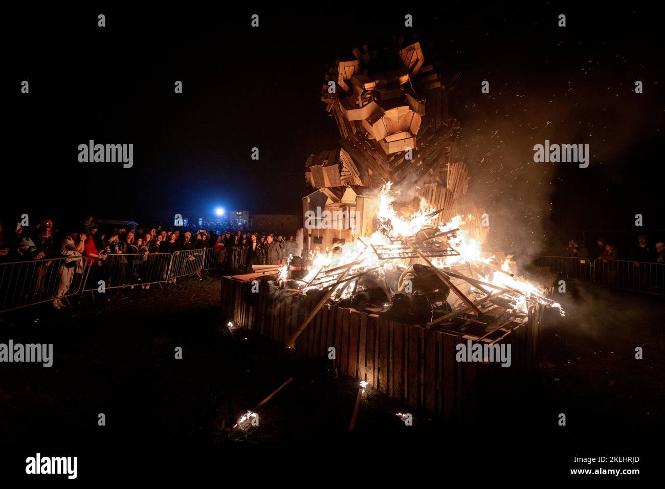 East Hoathly, UK. 12th Nov, 2022. Bonfire of remembrance: East Hoathly ...