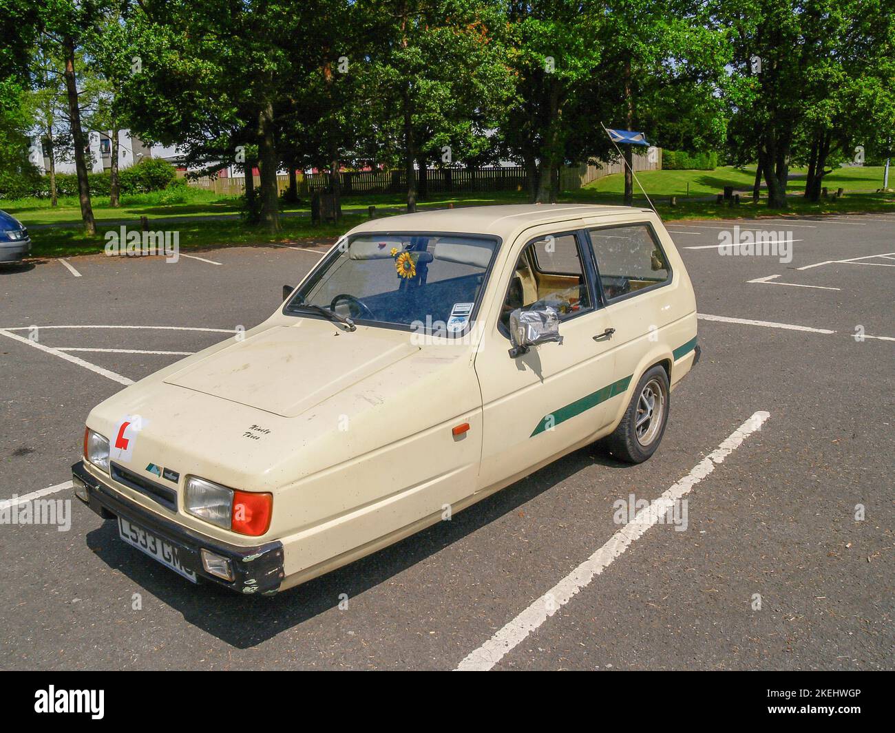 Robin reliant estate hi-res stock photography and images - Alamy
