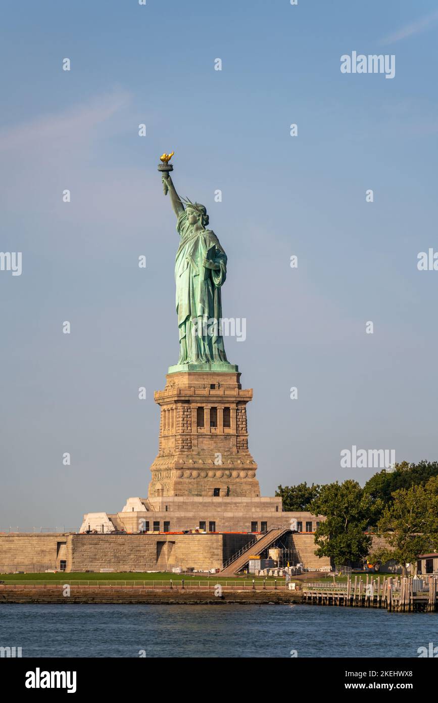 Side view of the Statue of Liberty on the island Stock Photo - Alamy