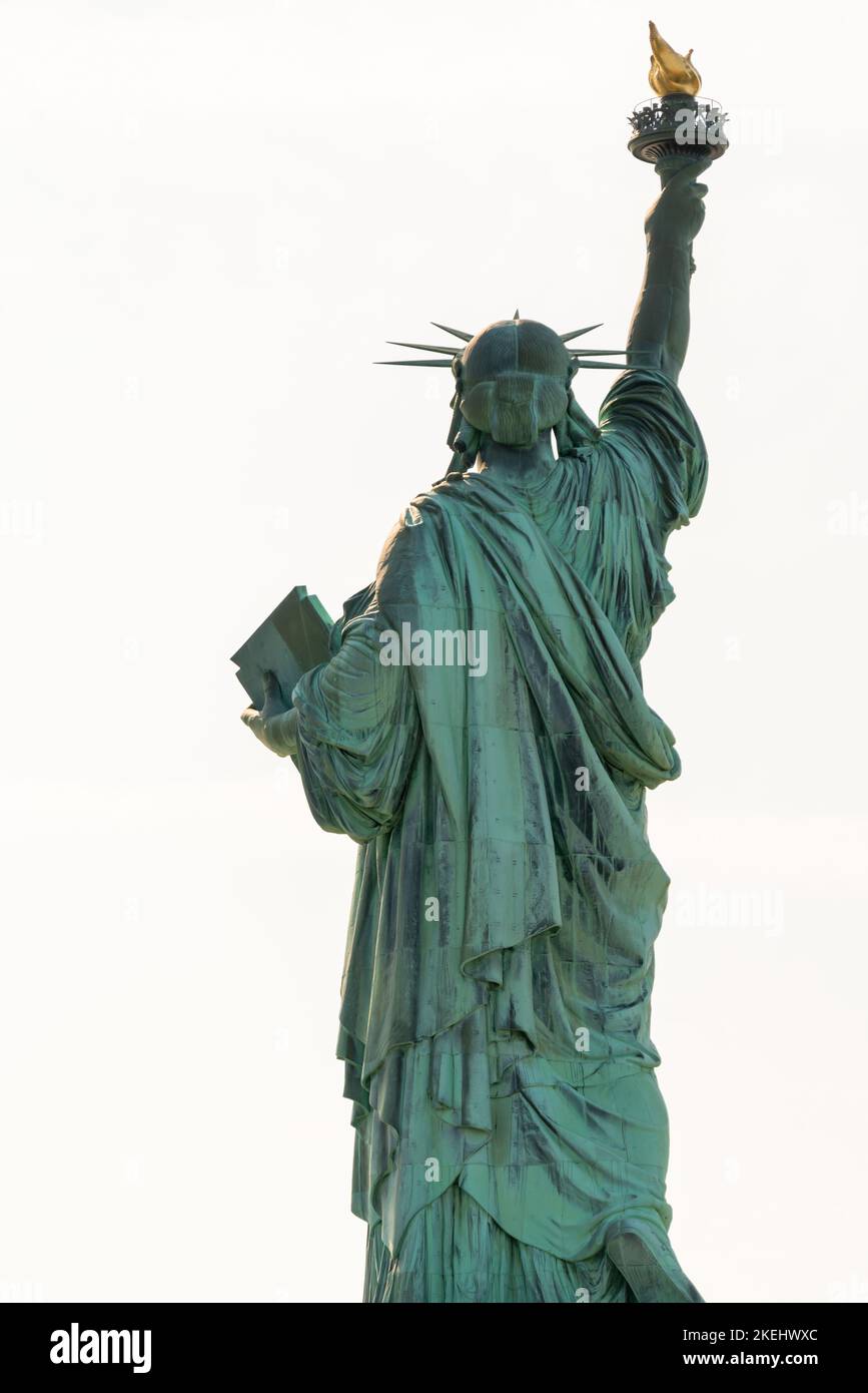 Back side statue liberty hi-res stock photography and images - Alamy
