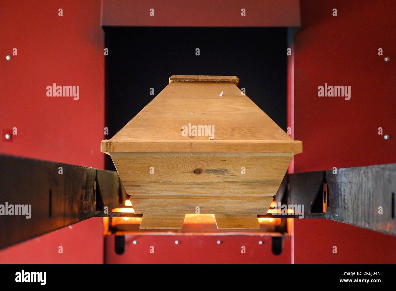 PRODUCTION - 08 November 2022, Saxony-Anhalt, Schönebeck (Elbe): A ...