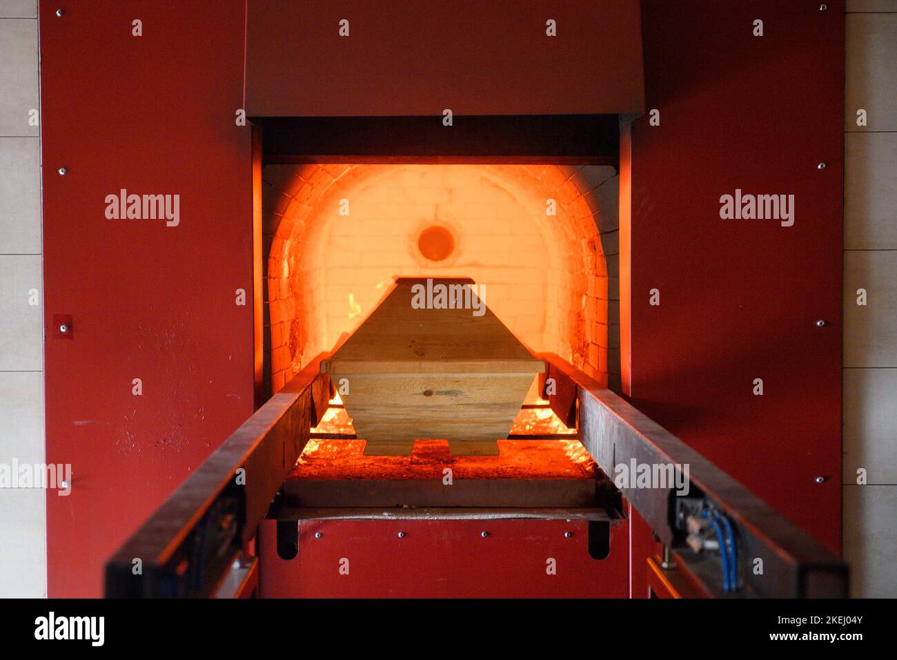 PRODUCTION - 08 November 2022, Saxony-Anhalt, Schönebeck (Elbe): A ...