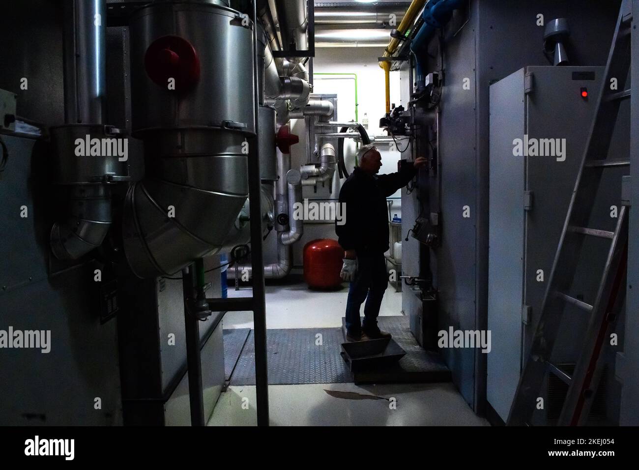 PRODUCTION - 08 November 2022, Saxony-Anhalt, Schönebeck (Elbe ...