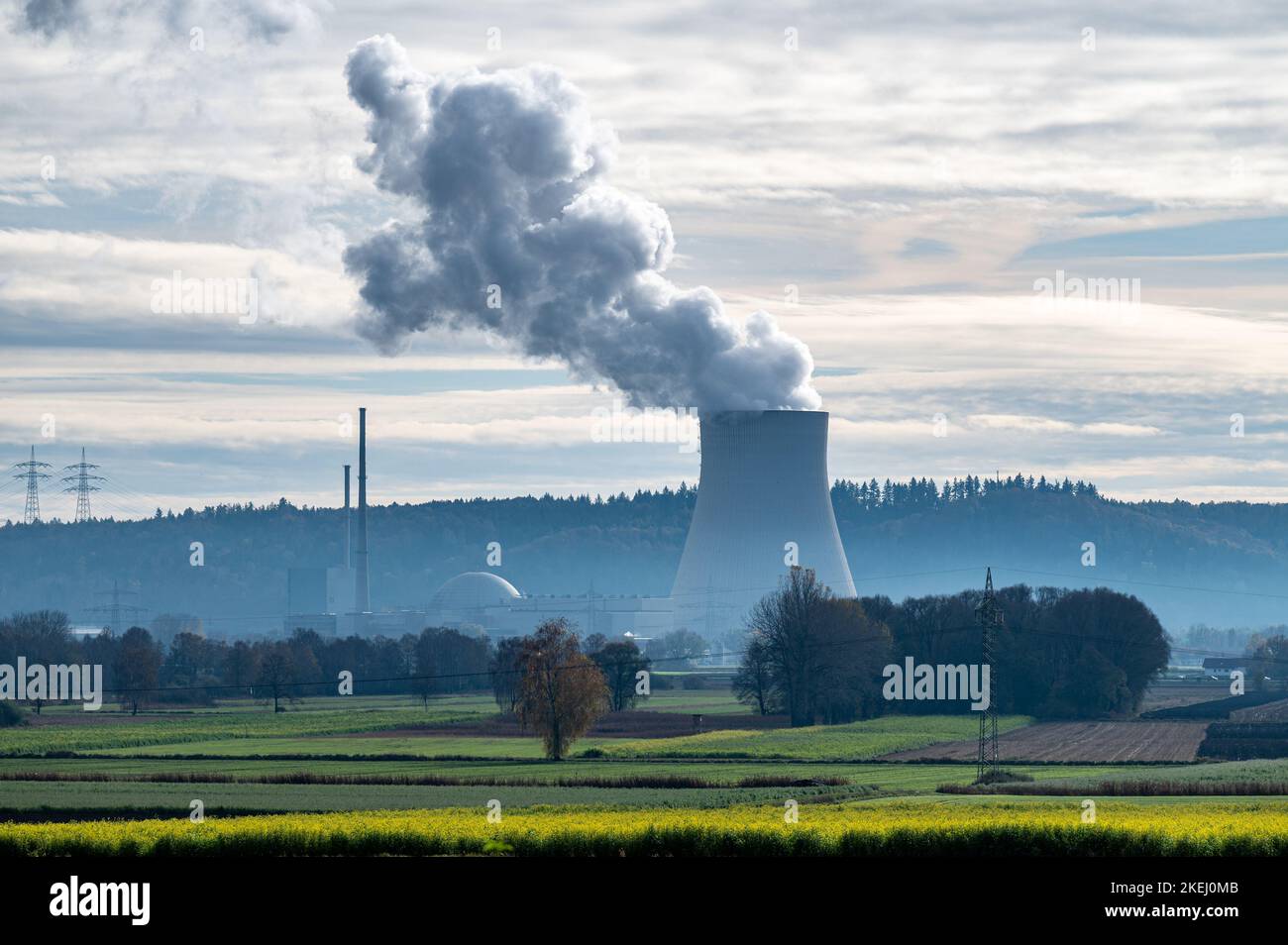 Niederaichbach, Germany. 07th Nov, 2022. Water vapor rises from the ...