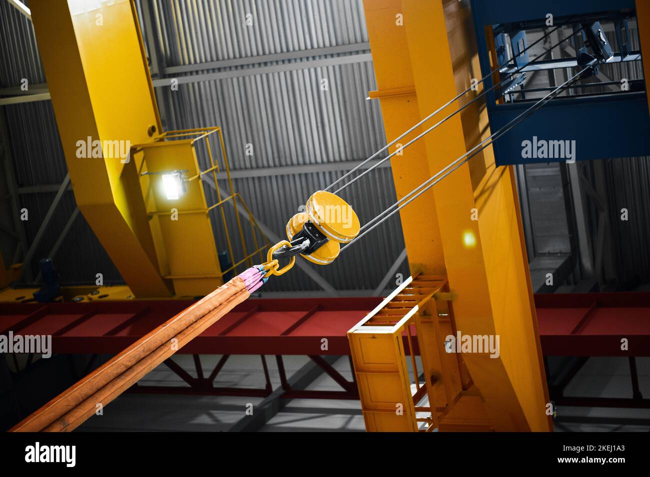 Hook assembly with rigging and strops of moving crane Stock Photo - Alamy Hook assembly with rigging and strops of moving crane Stock Photo - Alamy