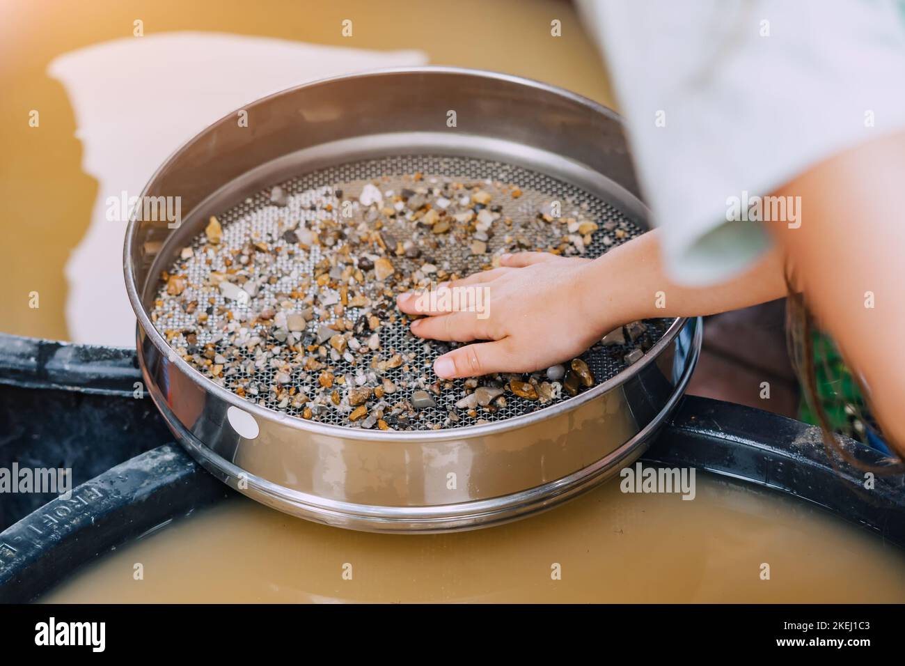 Sieve sand hi-res stock photography and images - Alamy