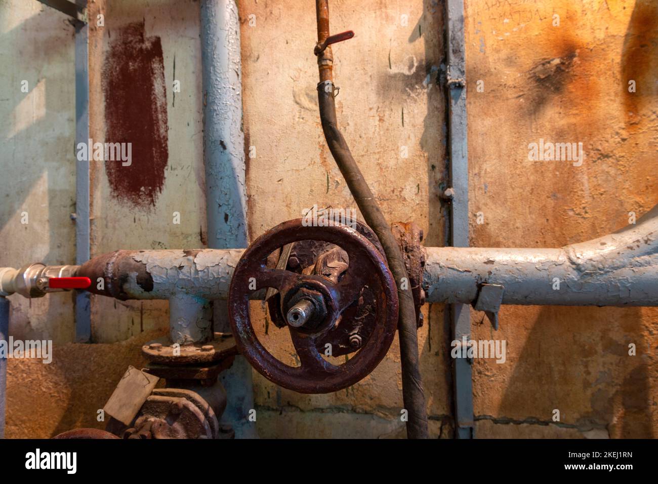 Old pipe valve on the heating system pipe Stock Photo - Alamy