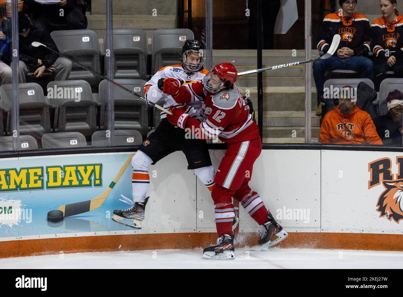 November 12, 2022: Sacred Heart Pioneers forward Kevin Lombardi (12 ...
