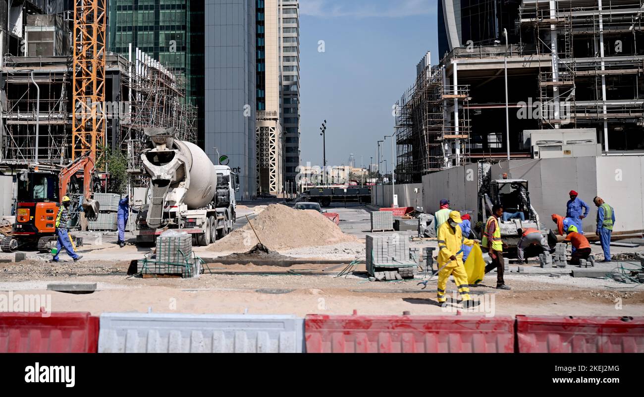 Doha, Qatar. 01st Nov, 2022. Construction workers practice road works ...