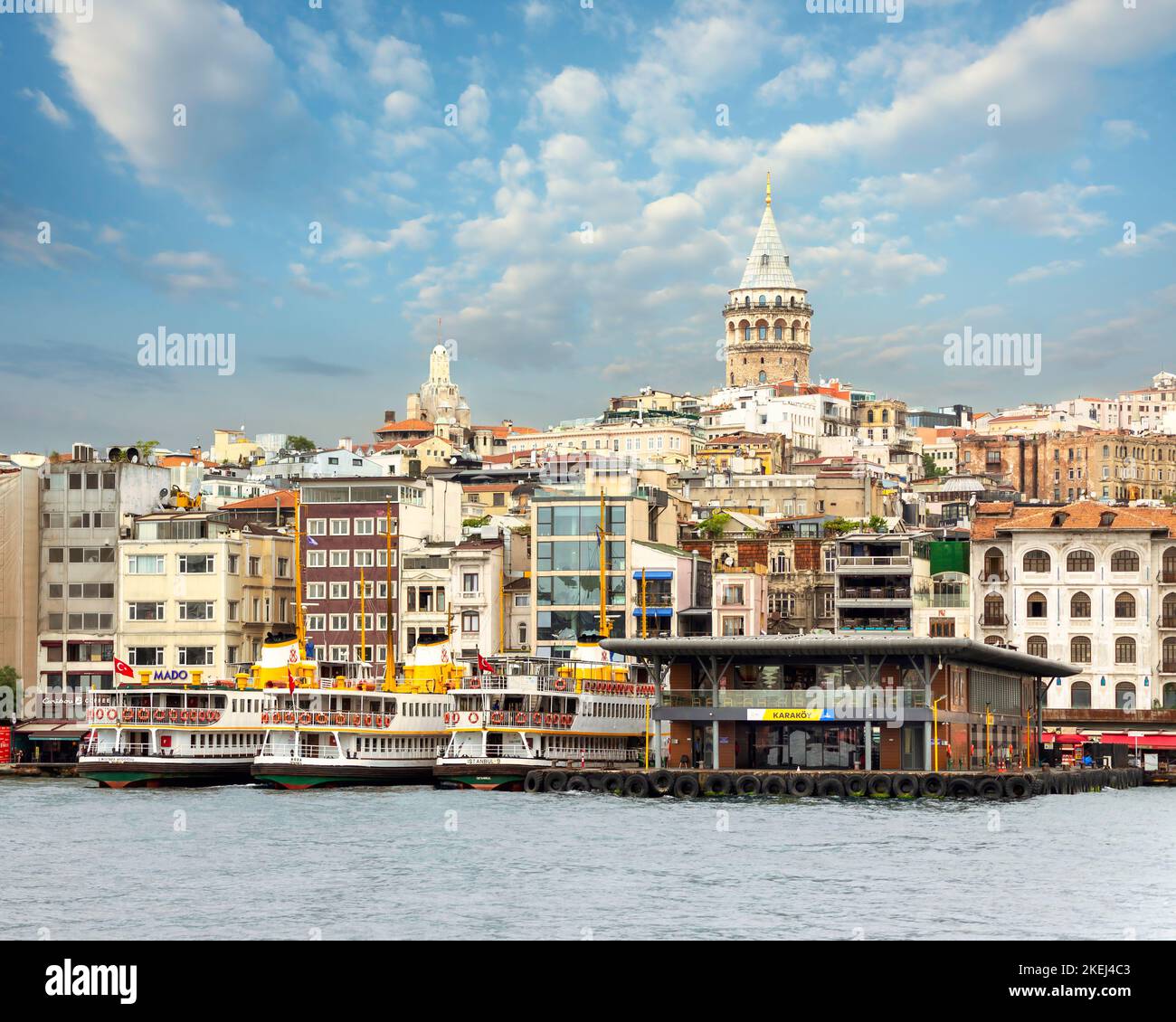City view of Istanbul skyline, from the Bosporous strait overlooking ...