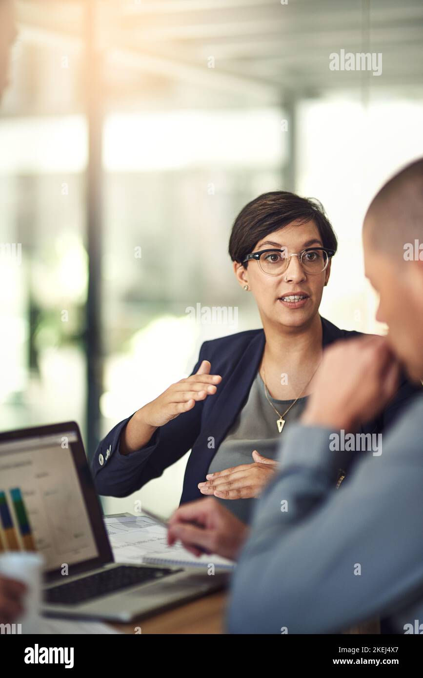 Business boardroom discussion hi-res stock photography and images - Alamy