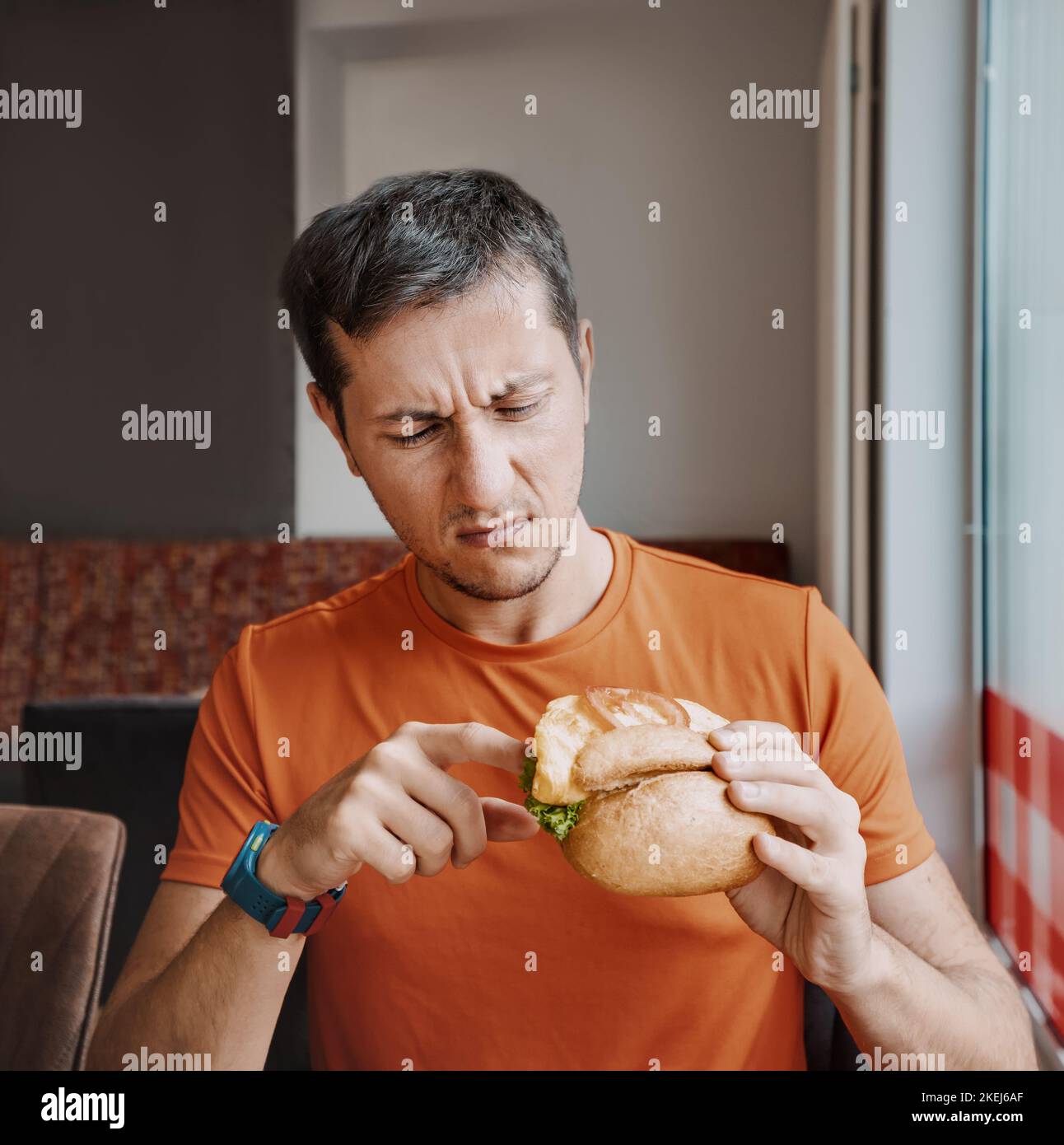 Unhappy customer and waiter hi-res stock photography and images - Alamy