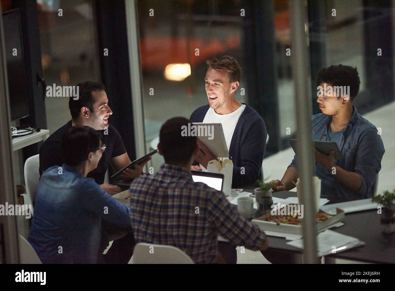 Employees working in night hi-res stock photography and images - Alamy