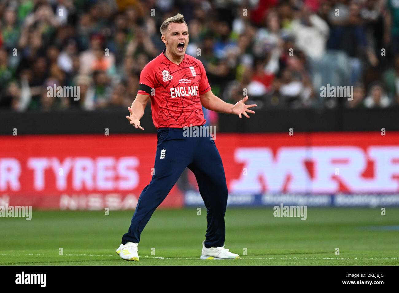 England's Sam Curran celebrates taking the wicket of Pakistan's ...