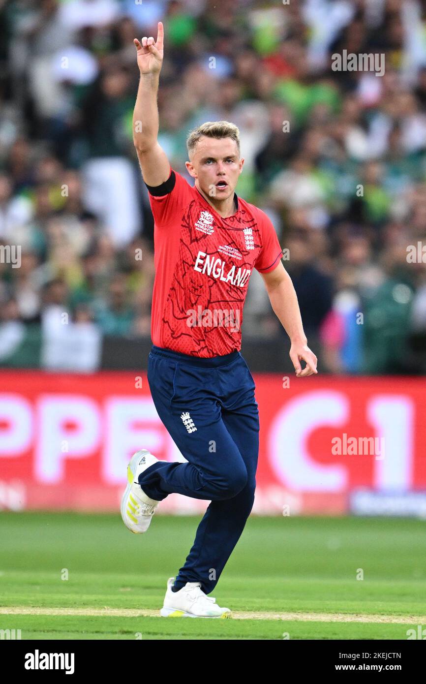 England's Sam Curran celebrates taking the wicket of Pakistan's ...