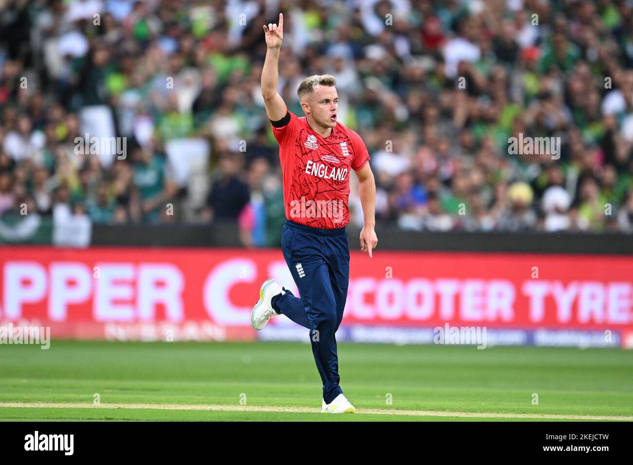 England's Sam Curran celebrates taking the wicket of Pakistan's ...