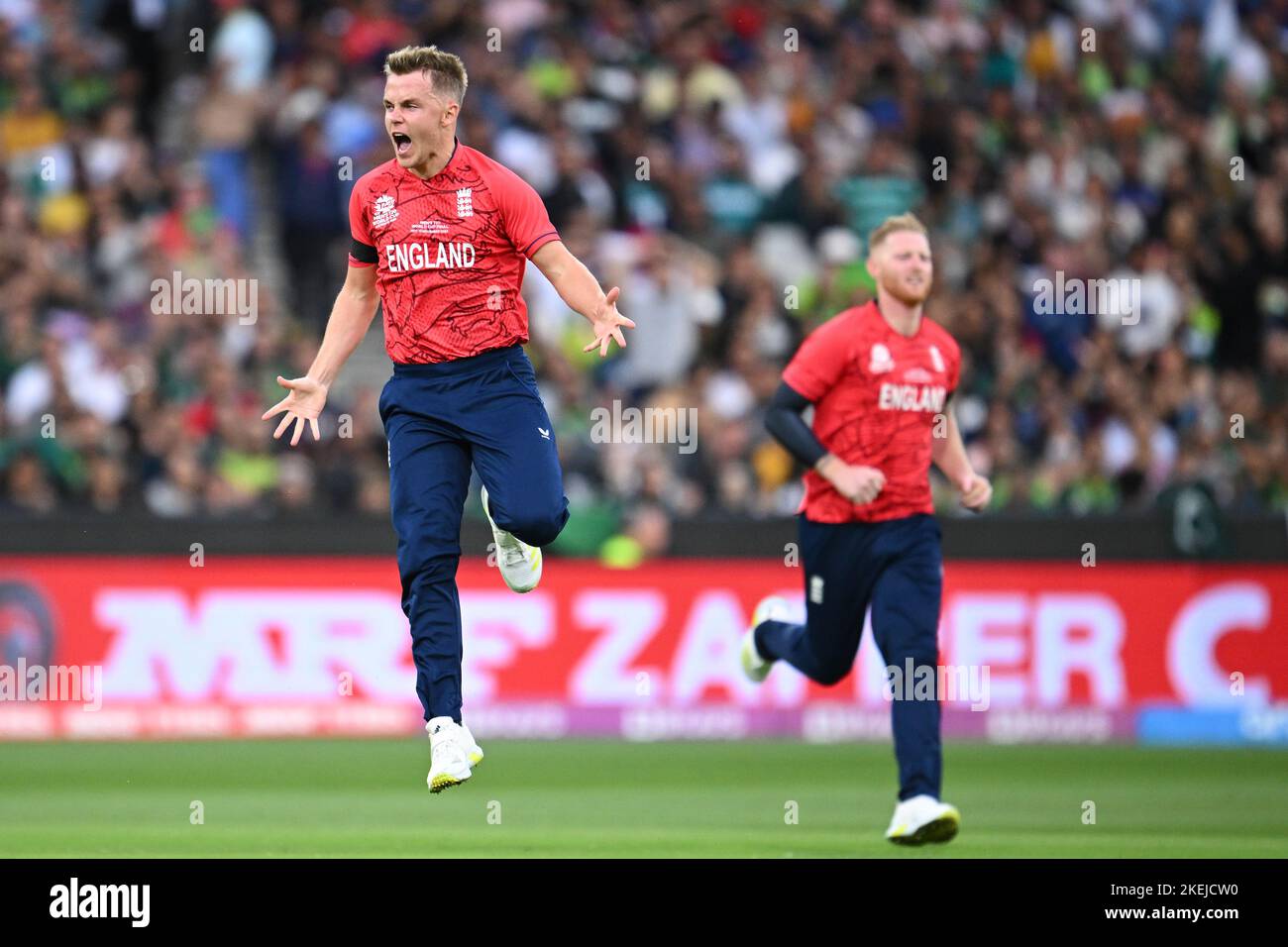 England's Sam Curran celebrates taking the wicket of Pakistan's ...
