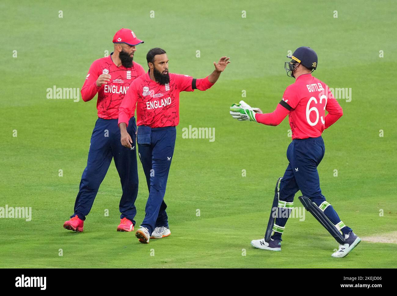 England's Adil Rashid (centre) celebrates taking the wicket of Pakistan ...