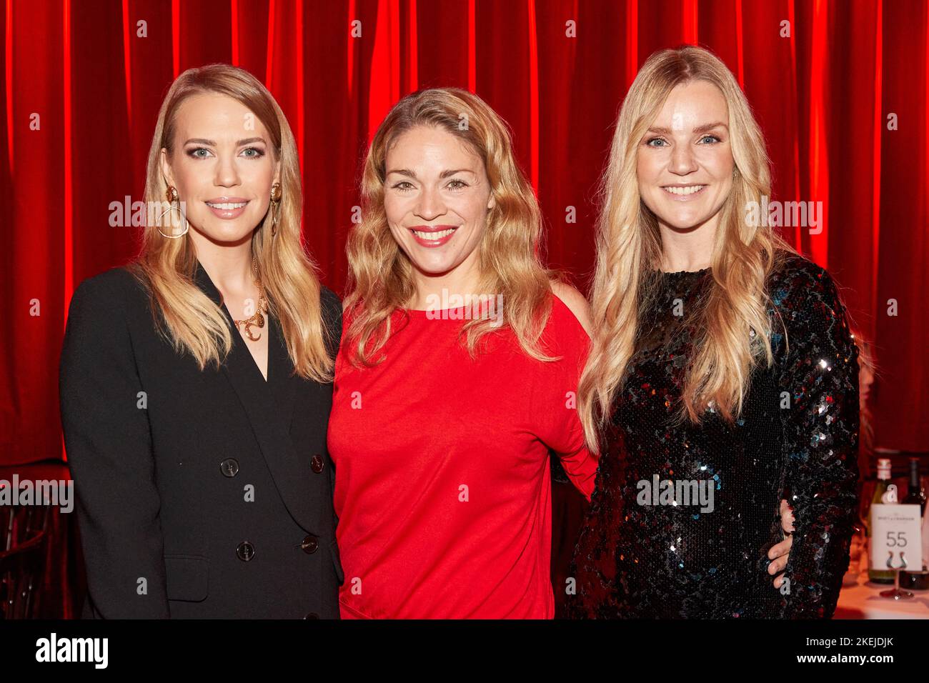 Hamburg, Germany. 12th Nov, 2022. Actresses Lara-Isabelle Rentinck (l-r ...