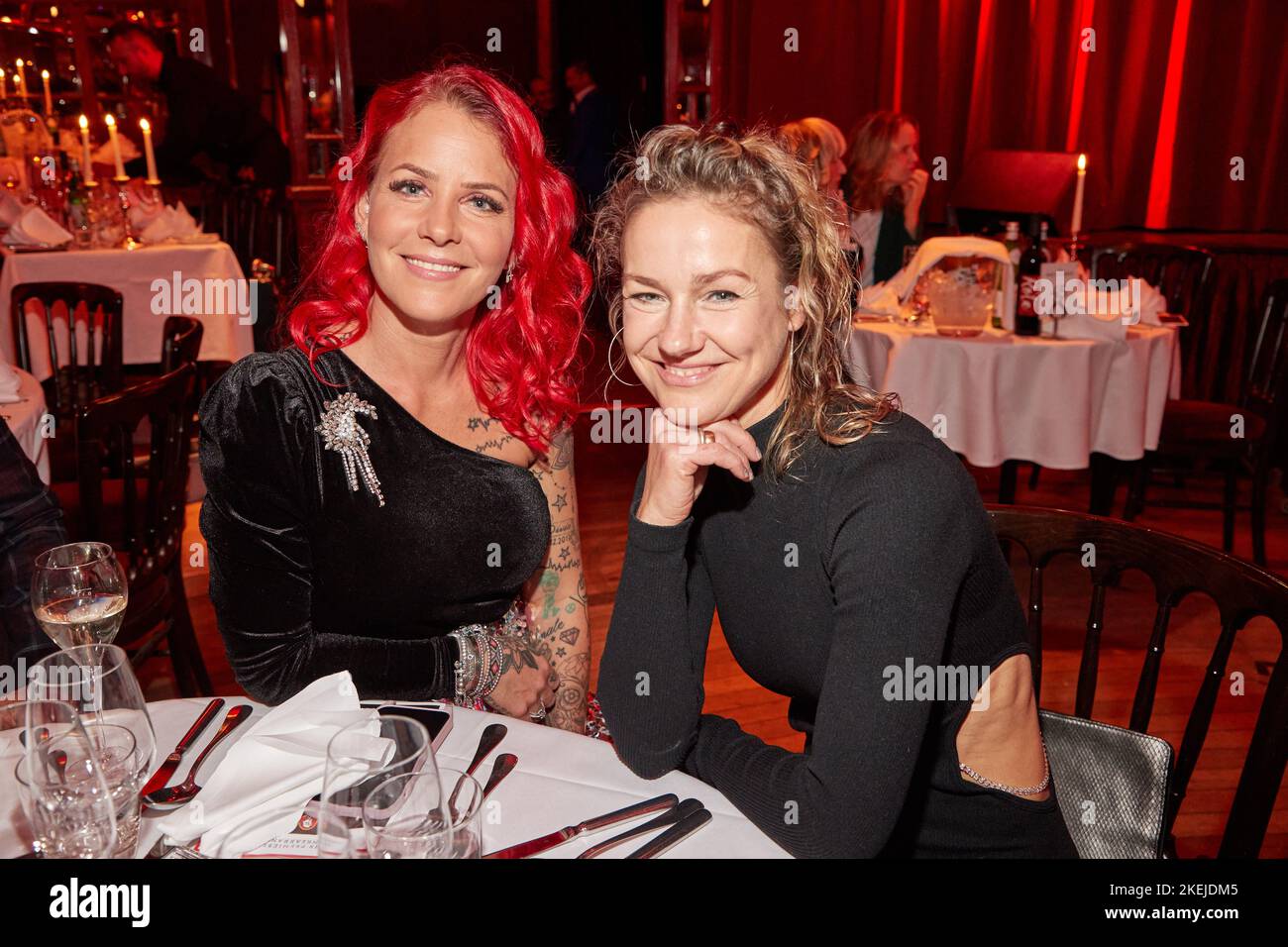 Hamburg, Germany. 12th Nov, 2022. Dana Diekmeier (l), wife of soccer ...