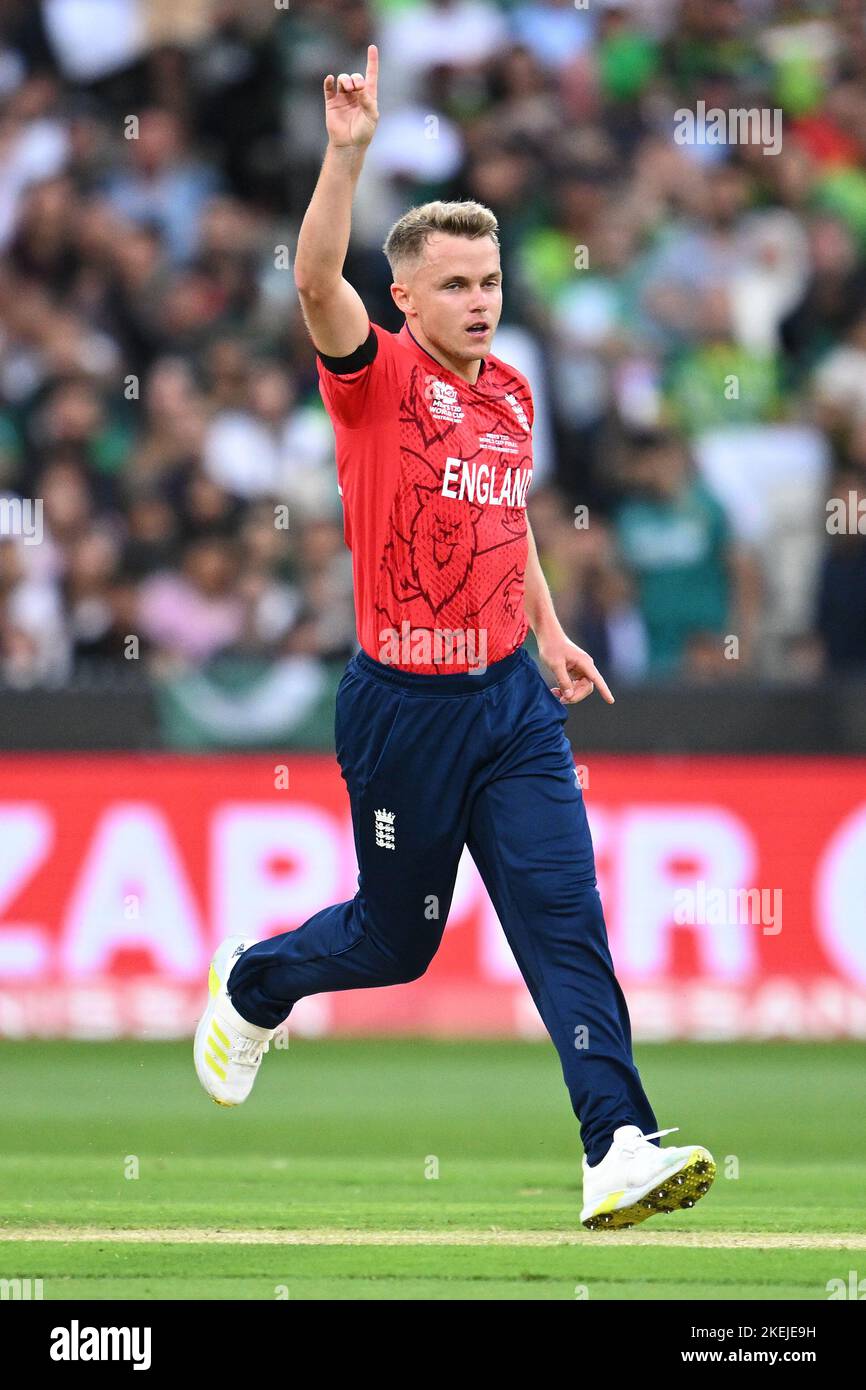 England's Sam Curran celebrates taking the wicket of Pakistan's ...