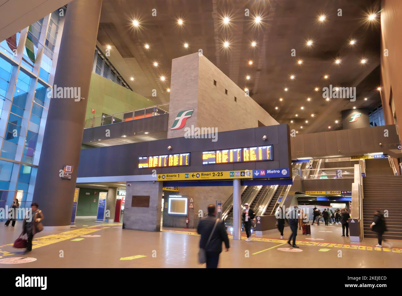 AN INTERNAL VIEW OF THE ROMA TIBURTINA STATION Stock Photo - Alamy