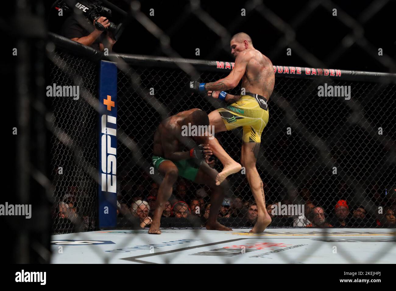 New York,USA. 12th Nov, 2022. Belt dispute between Nigerian fighter ...