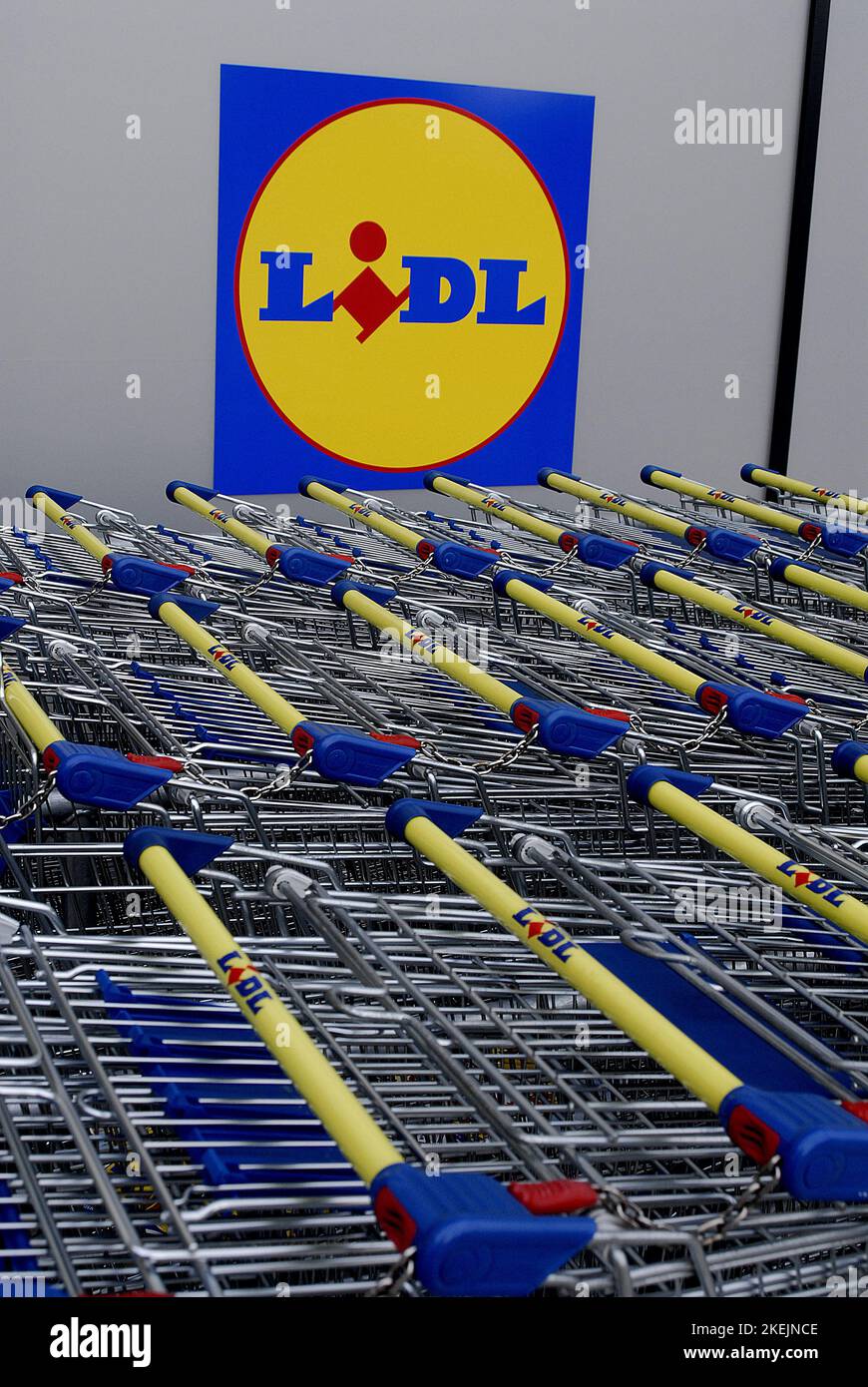 Lidl grocery stoe hi-res stock photography and images - Alamy