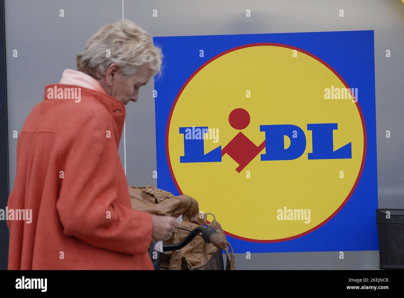 Lidl grocery stoe hi-res stock photography and images - Alamy