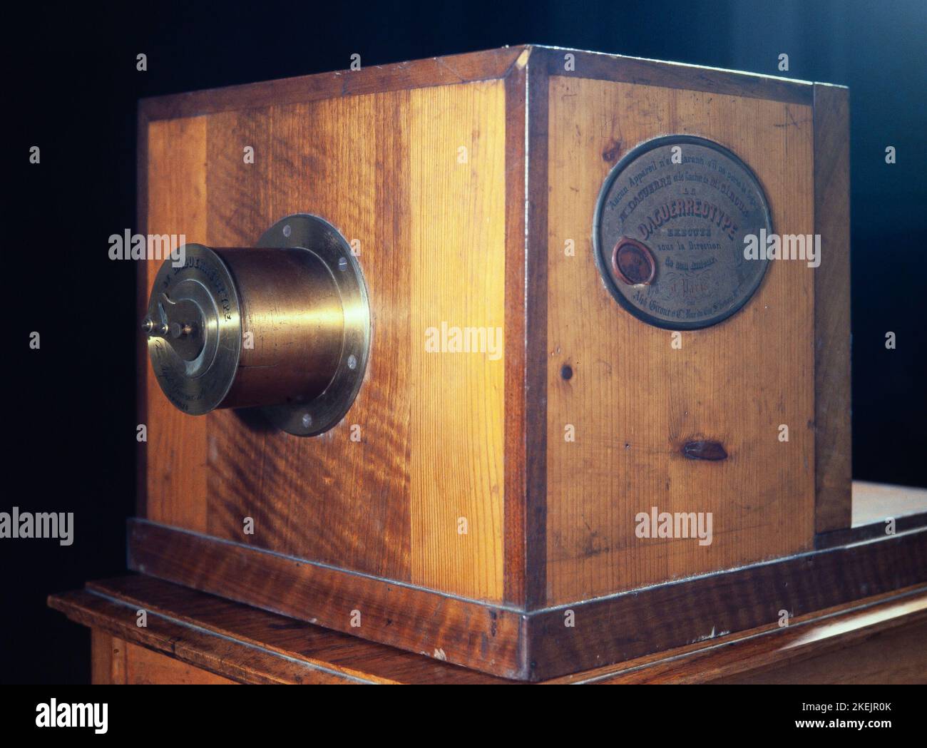 Cámara fotográfica original de 1839 (el año en que Daguerre anunció el ...