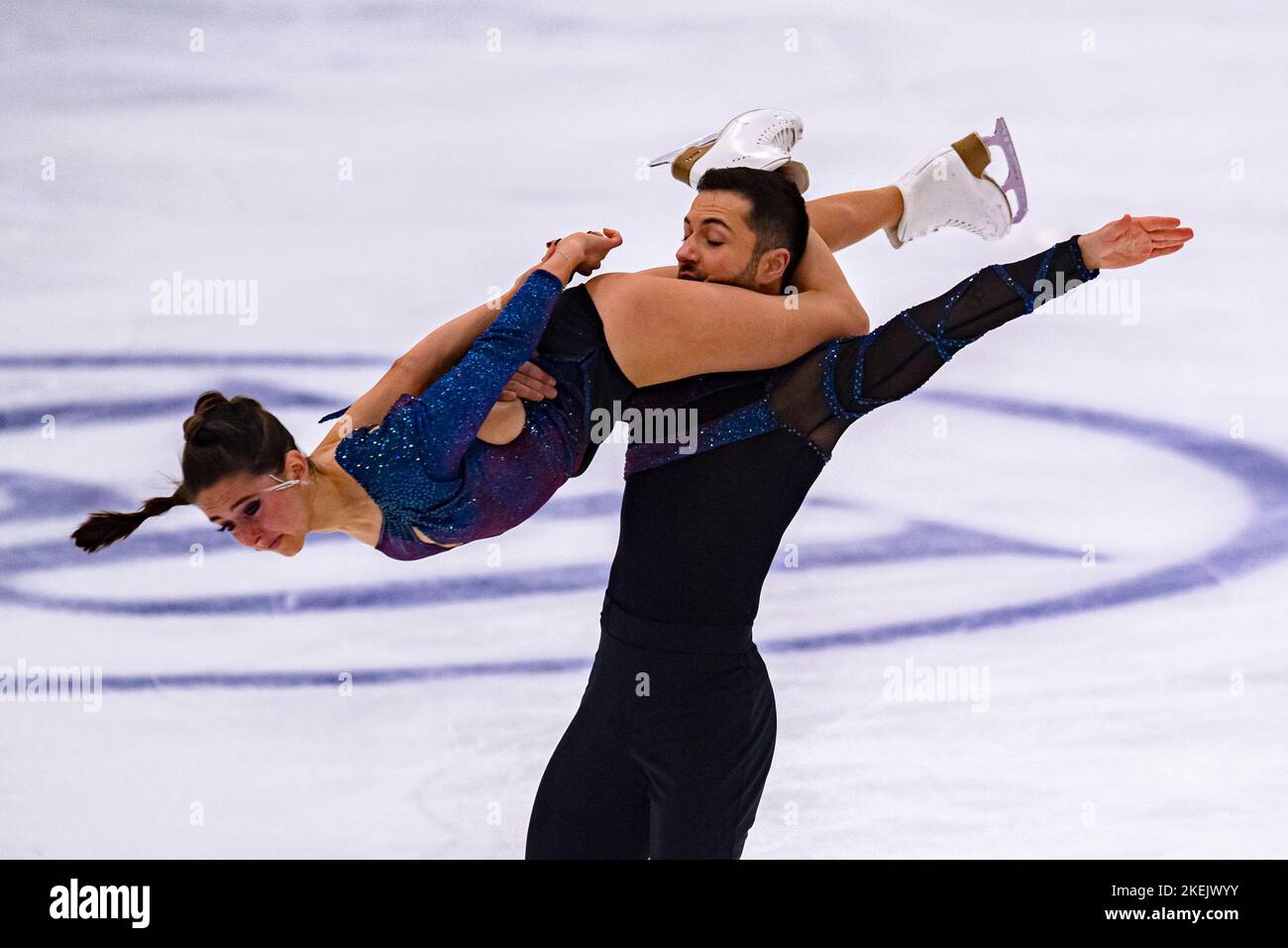 Ice dance free dance practice hi-res stock photography and images - Alamy