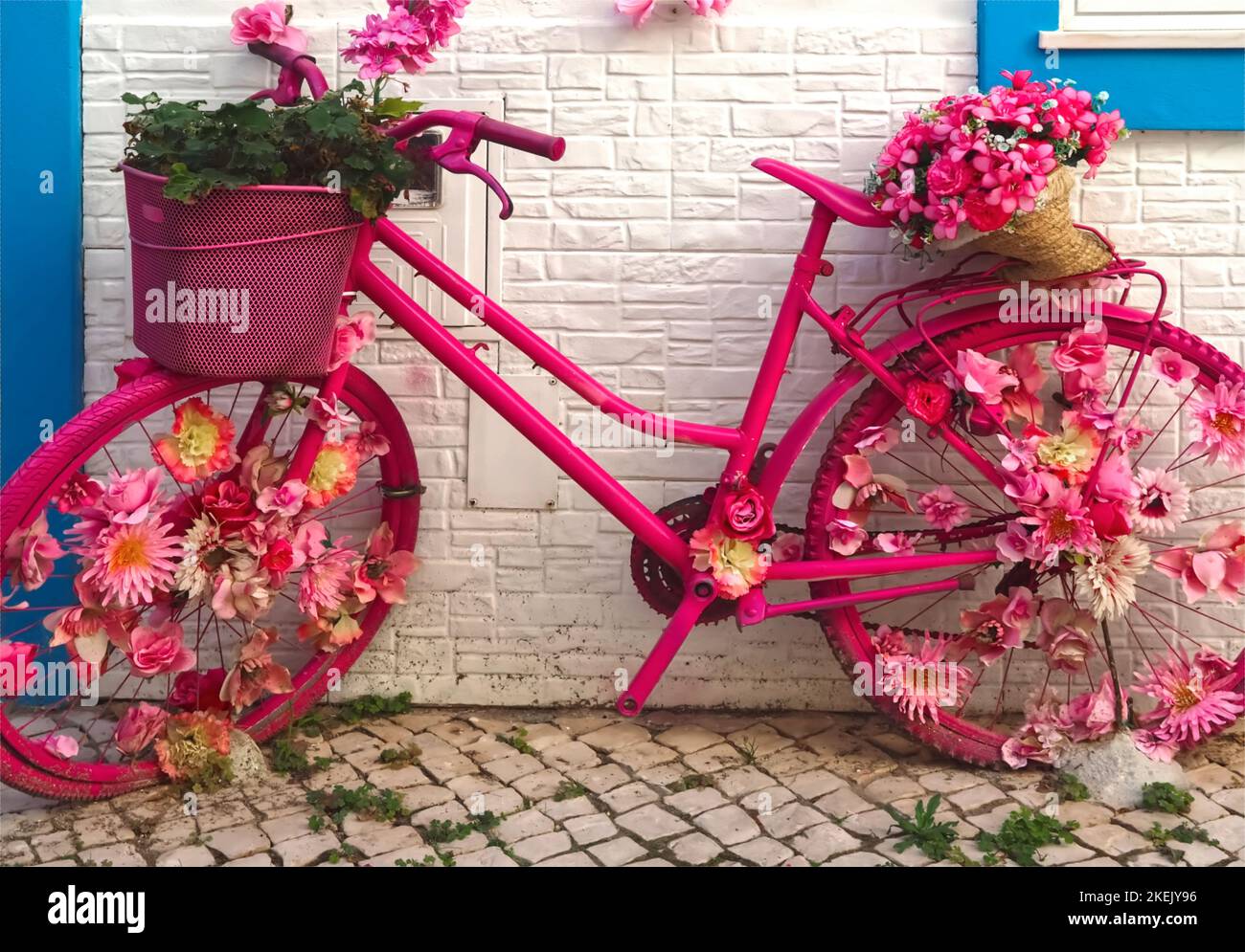 Pink vintage bike hi-res stock photography and images - Alamy