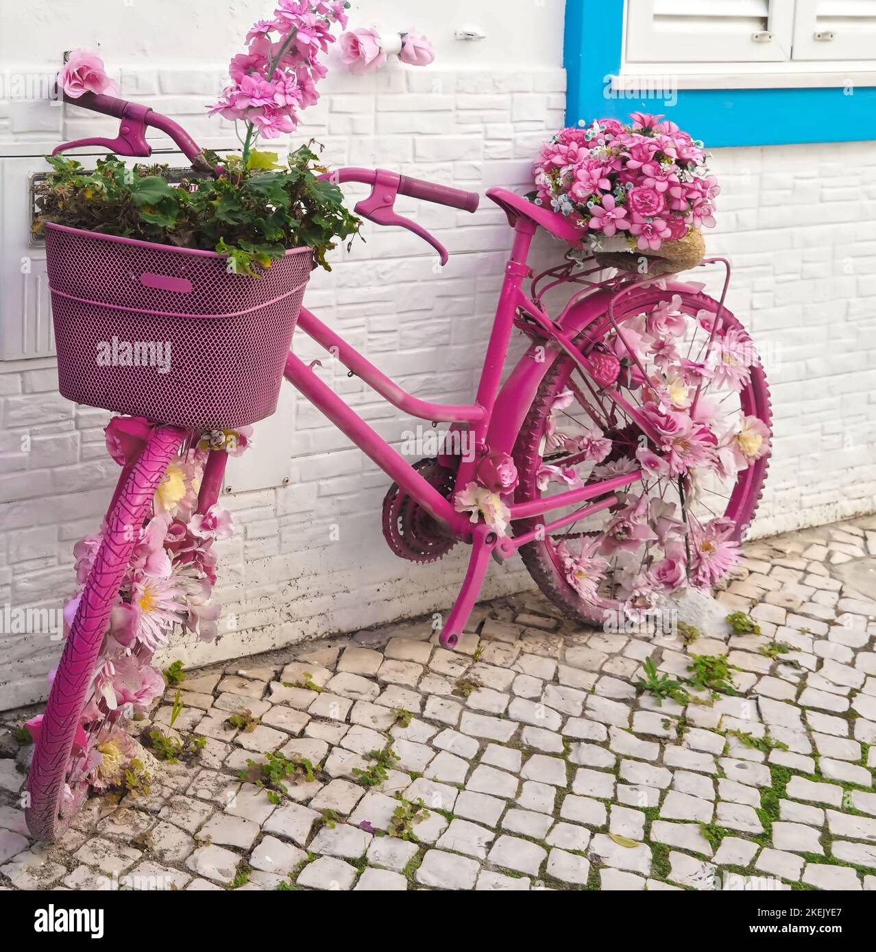 Pink vintage bike hi-res stock photography and images - Alamy