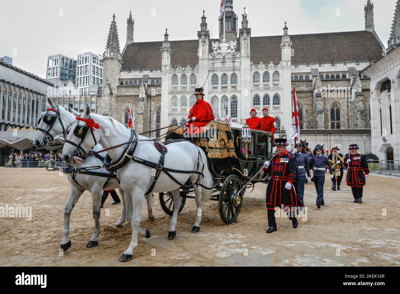 London, UK. 12th Nov, 2022. The horse drawn carriages get ready in ...