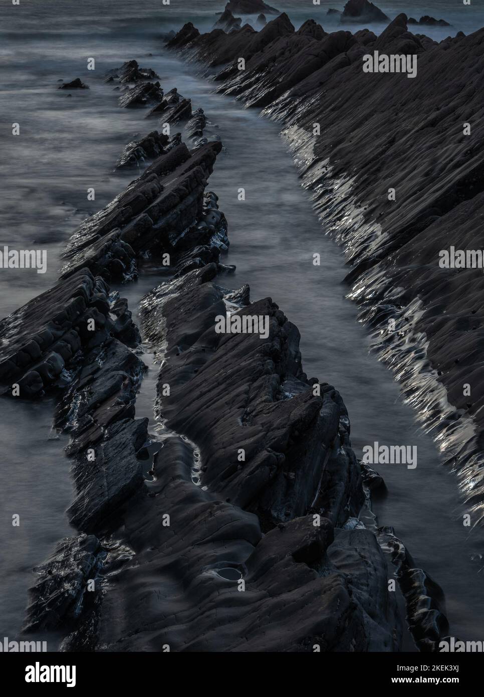 Tide marks on rocks hi-res stock photography and images - Alamy