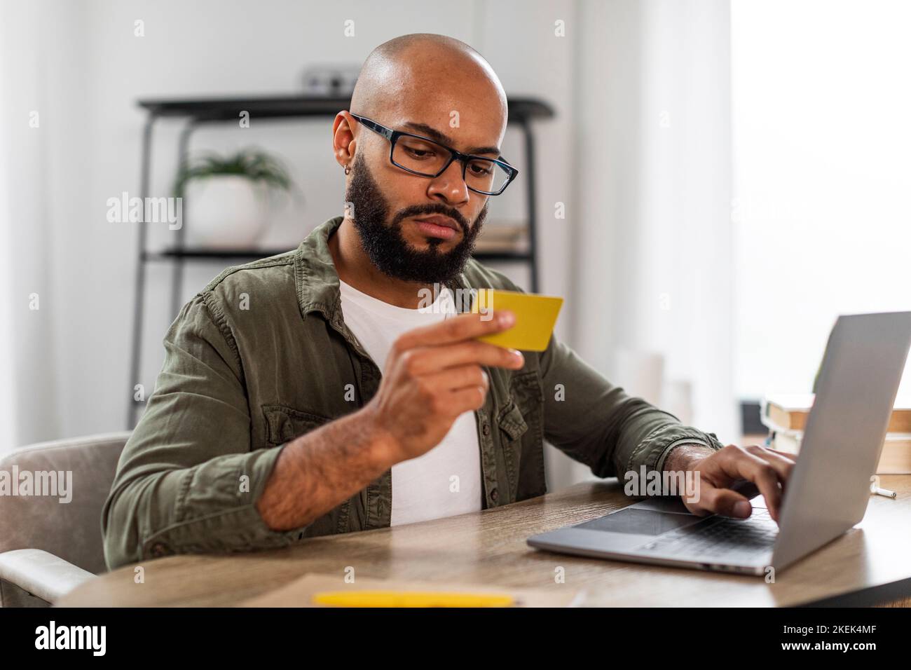 Omnichannel hi-res stock photography and images - Alamy