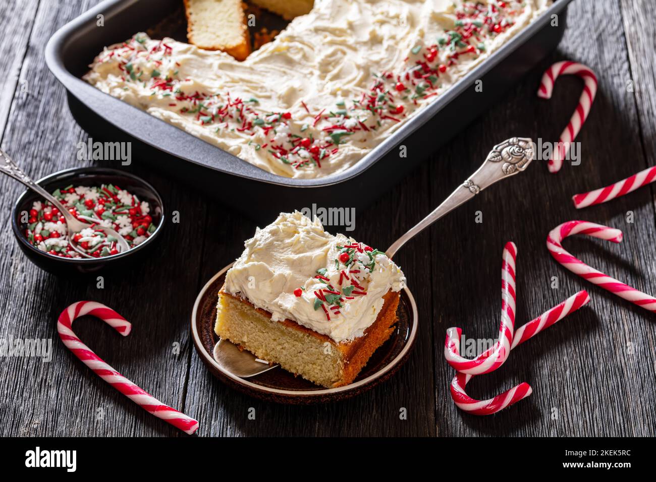 christmas vanilla sheet cake with whipped buttercream frosting ...