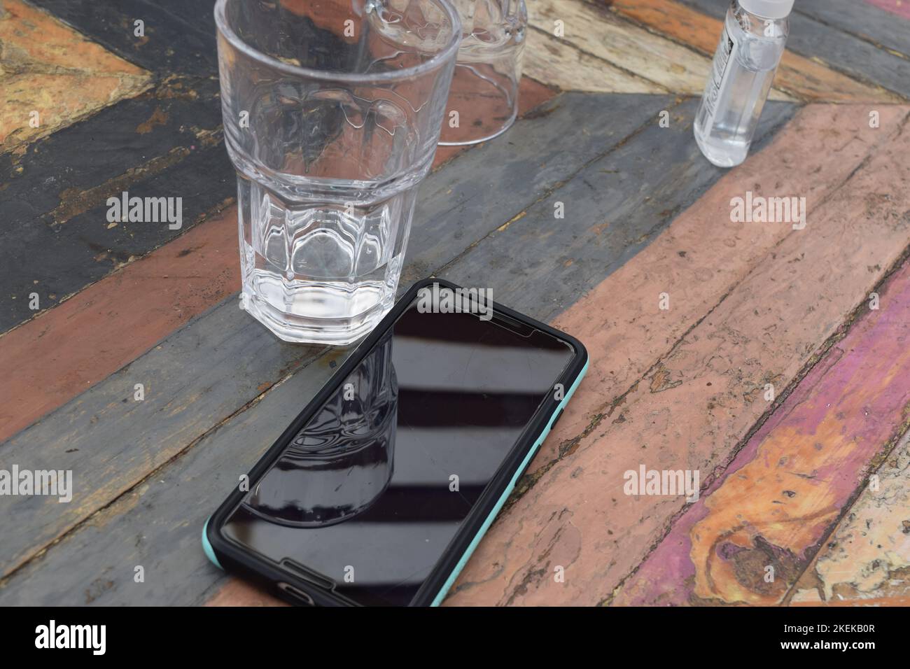 Glass table reflection reflect hi-res stock photography and images - Alamy